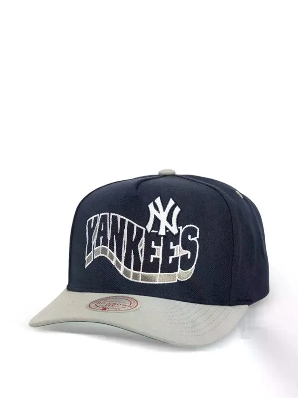 Mitchell & Ness New York Yankees Wavy Pro Snapback Cap By