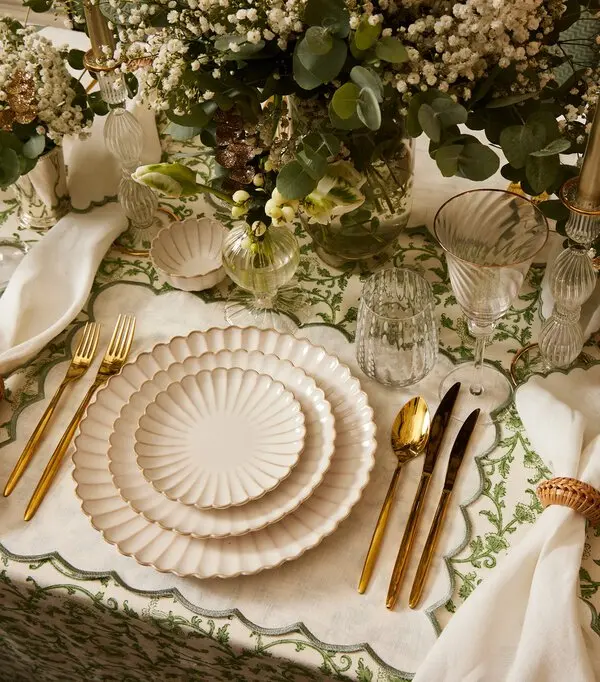 MAISON MARGAUX Set Of 4 Shell Dinner Plates