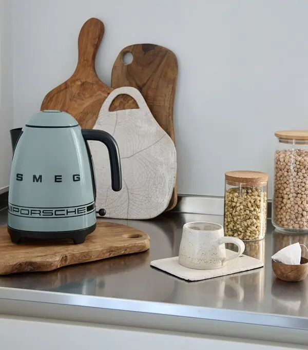 SMEG X Porsche Kettle - Green