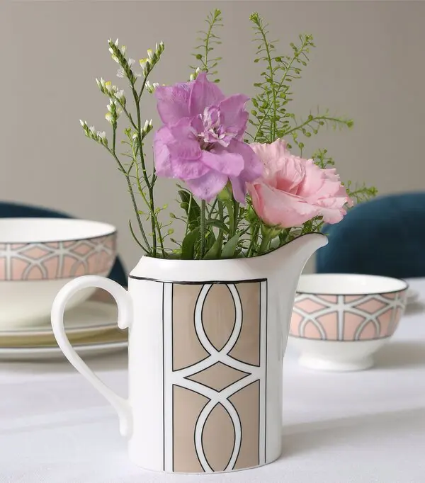 O.W.LONDON Loop Milk Jug - Neutral