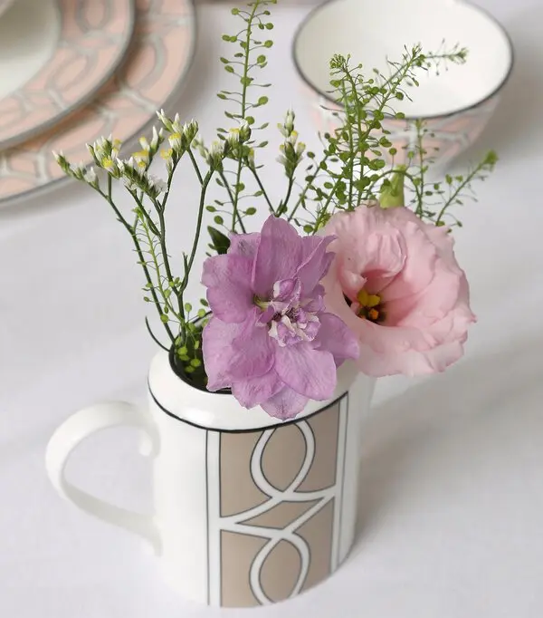 O.W.LONDON Loop Milk Jug - Neutral