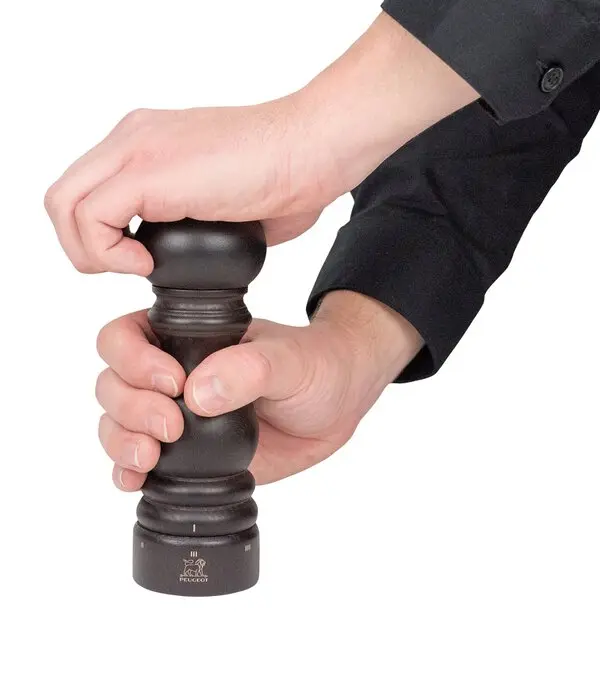 PEUGEOT Beechwood Paris Salt Mill - Brown