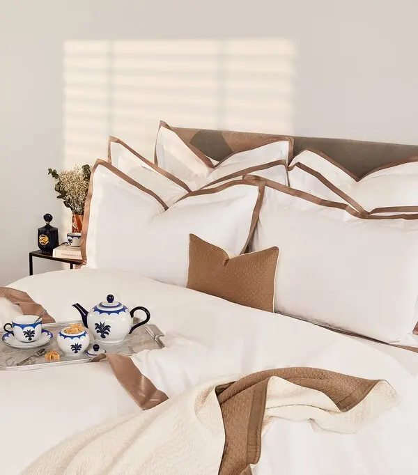 CELSO DE LEMOS Amir Square Pillowcase