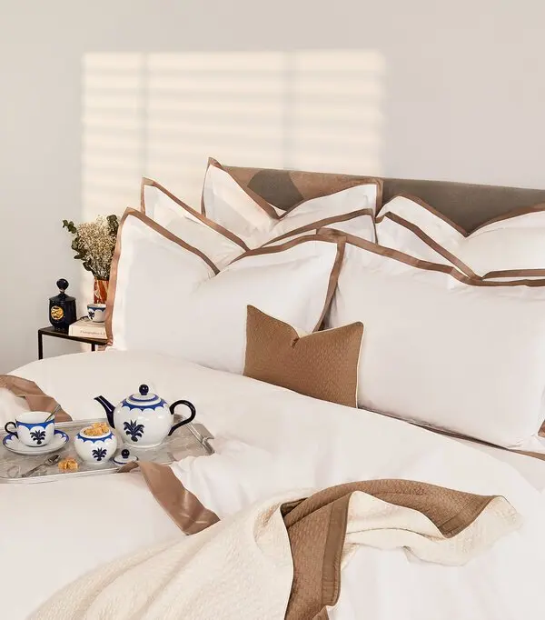 CELSO DE LEMOS Amir Square Pillowcase