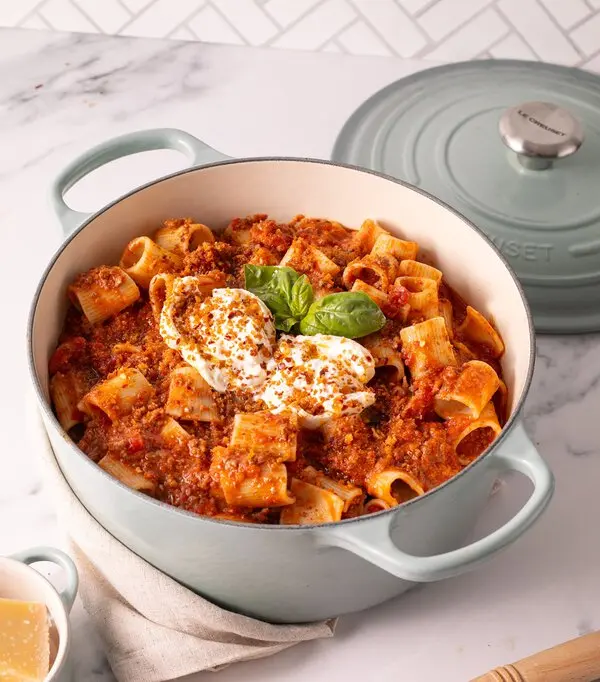 LE CREUSET Cast Iron Round Casserole Dish