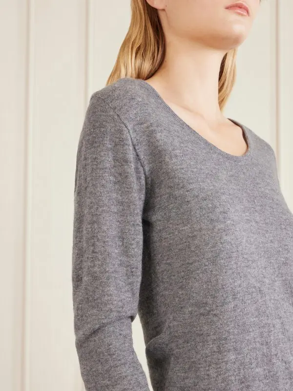 THE ROW Nezena Cashmere Sweater - Gray