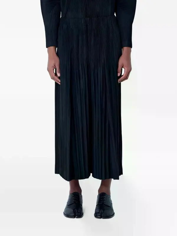 Issey Miyake Pleated Cropped Trousers - Black