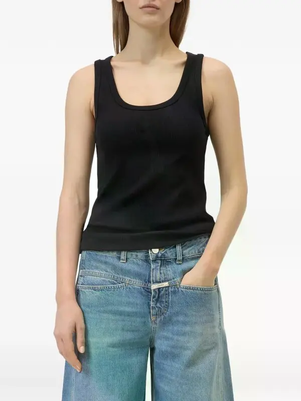 Closed Ribbed Tank Top - Black