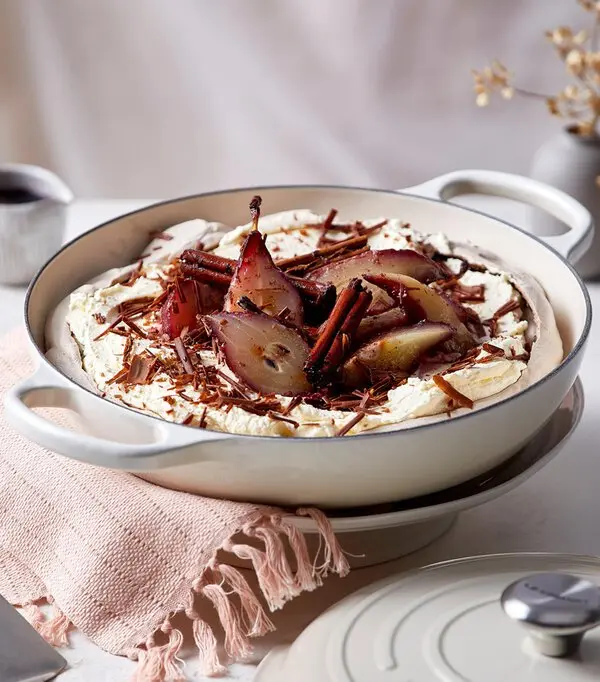 LE CREUSET Cast Iron Shallow Casserole Dish - Ivory