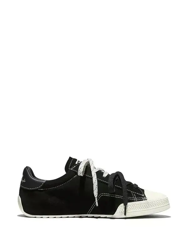 CONVERSE Chuck Taylor Sneakers - Black