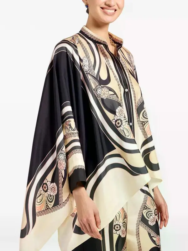 La DoubleJ Asymmetric Hem Buttoned Shirt