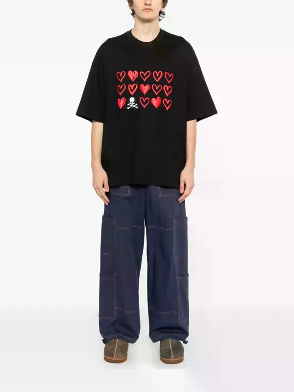 MASTERMIND WORLD Hearts Skull Graphic T-shirt