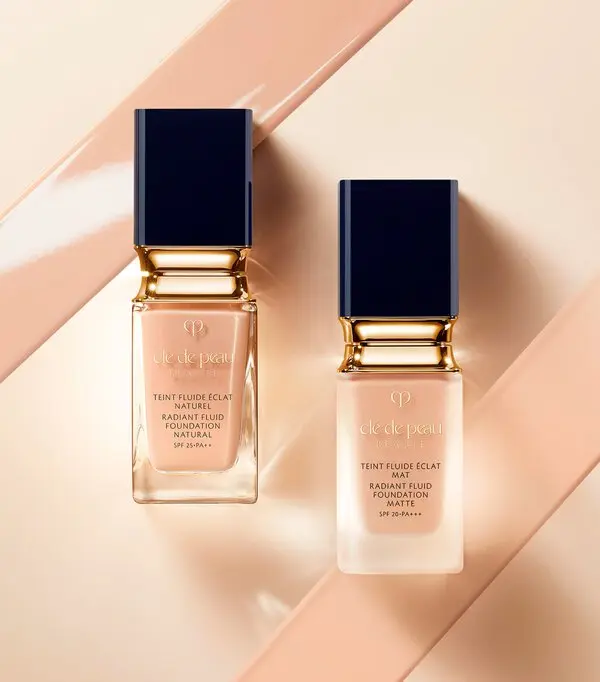 CLE DE PEAU BEAUTE Radiant Fluid Foundation Natural