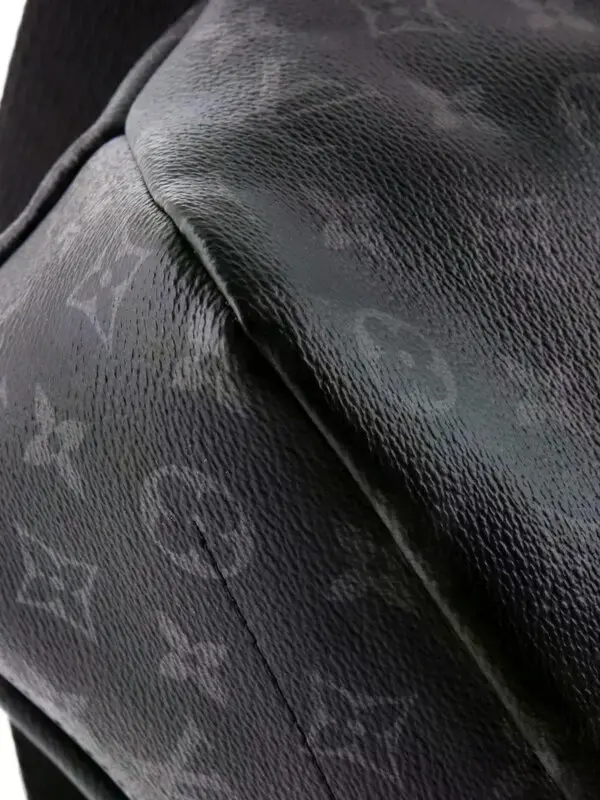 LOUIS VUITTON Monogram Eclipse Canvas Besace Zippee Mm Messenger Bag - Black