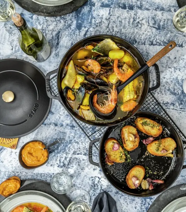 STAUB 2-piece Round Stackable Cocotte Set - Black