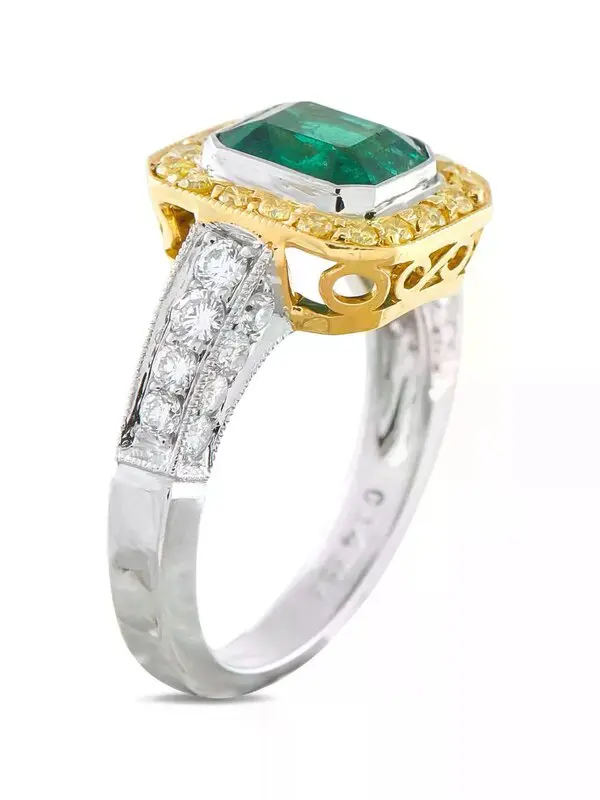 LB EXCLUSIVE Emerald And Diamond Ring In 18k Yellow Gold - Silver