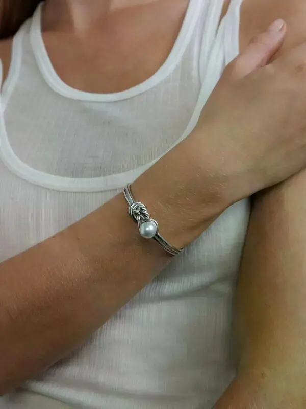 AUTORE MODA Melanie Bangle With South Sea Pearl - Silver