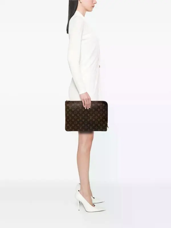 LOUIS VUITTON 2018 Monogram Etui Voyage Mm Clutch Bag