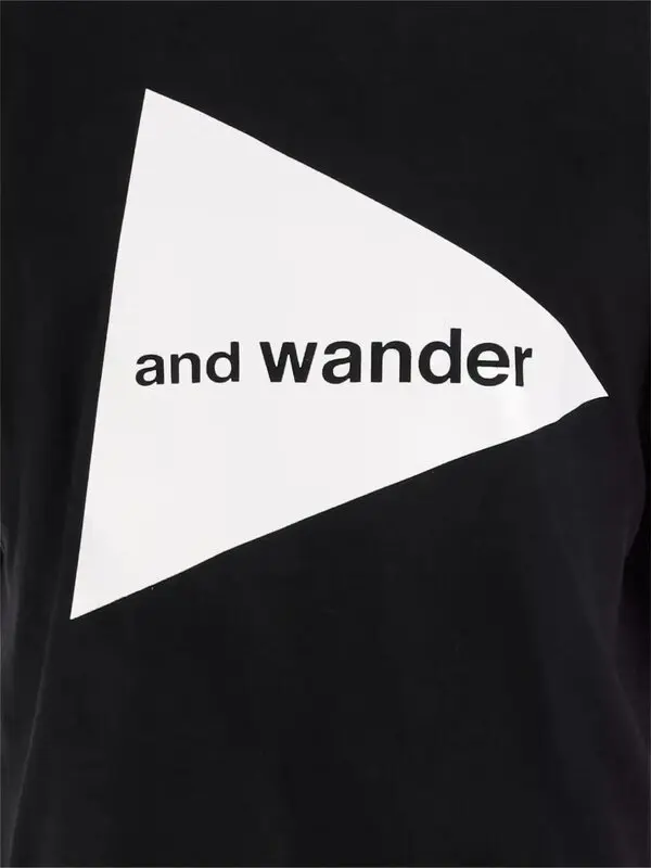 AND WANDER Logo-detail T-shirt