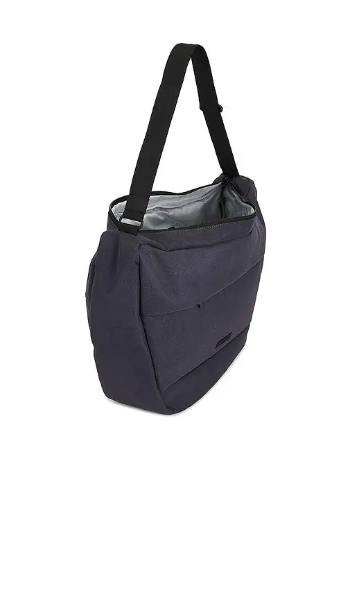 UCON ACROBATICS Adam Medium Bag