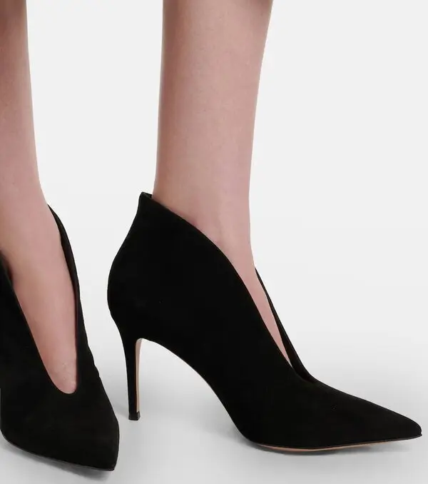 GIANVITO ROSSI Vania Suede Pumps - Black