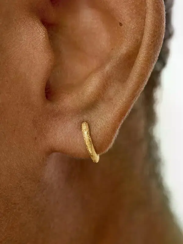 Monica Vinader Mini Antica Huggie Earrings - Gold