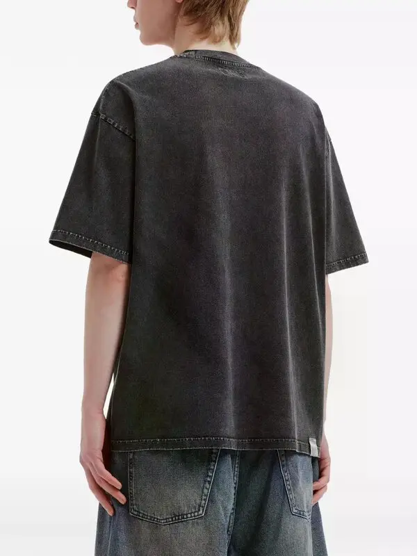 Izzue Embossed-graphic T-shirt - Black