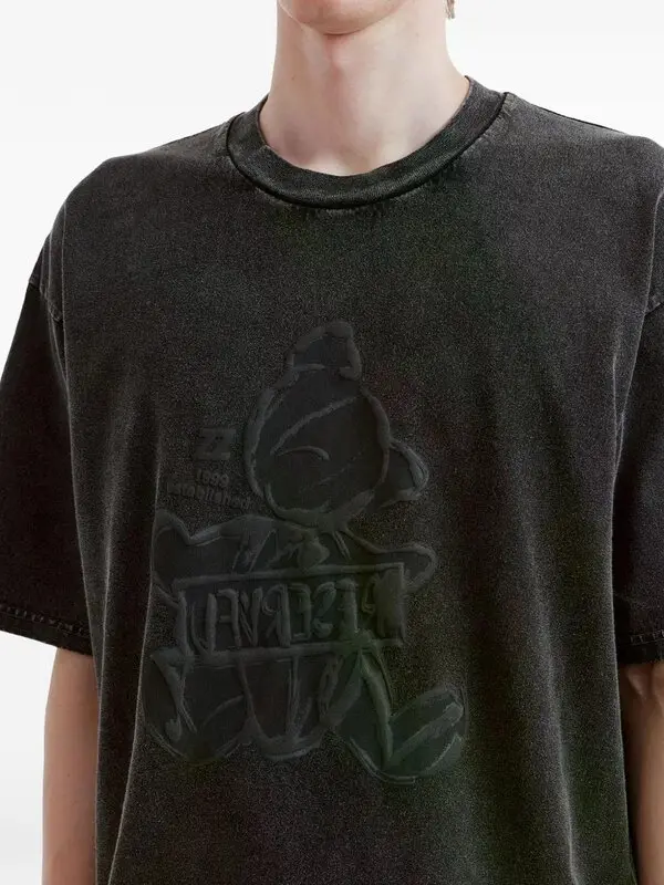 Izzue Embossed-graphic T-shirt - Black