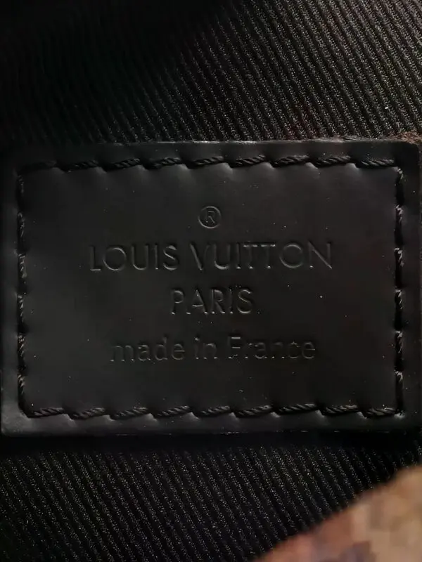 LOUIS VUITTON Savannah Amazon Damier Ebene Messenger Bag