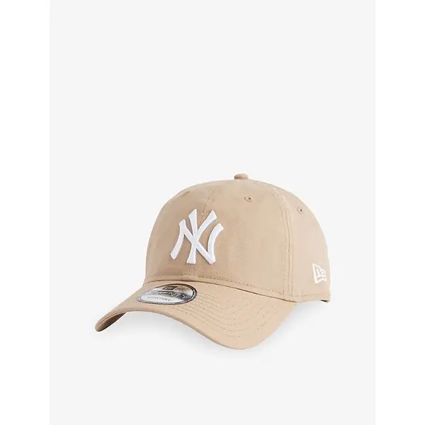 New Era 9twenty Essential New York Yankees Cotton Baseball Cap - Light Beige