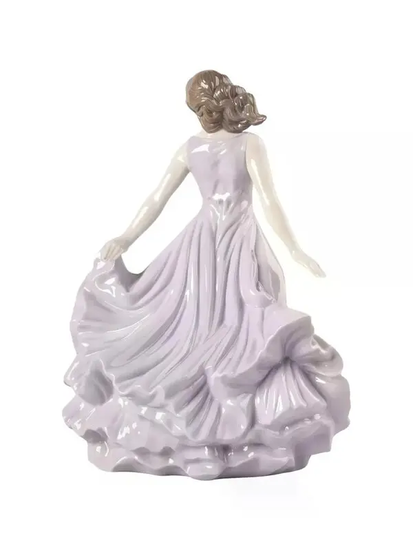 LLADRO Al Ritmo Del Vento Sculpture