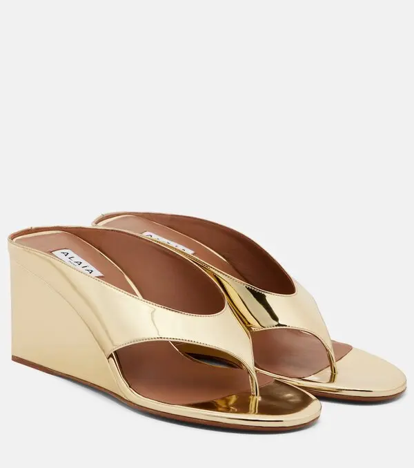 Alaïa Cube Metallic Wedge Thong Sandals - Gold