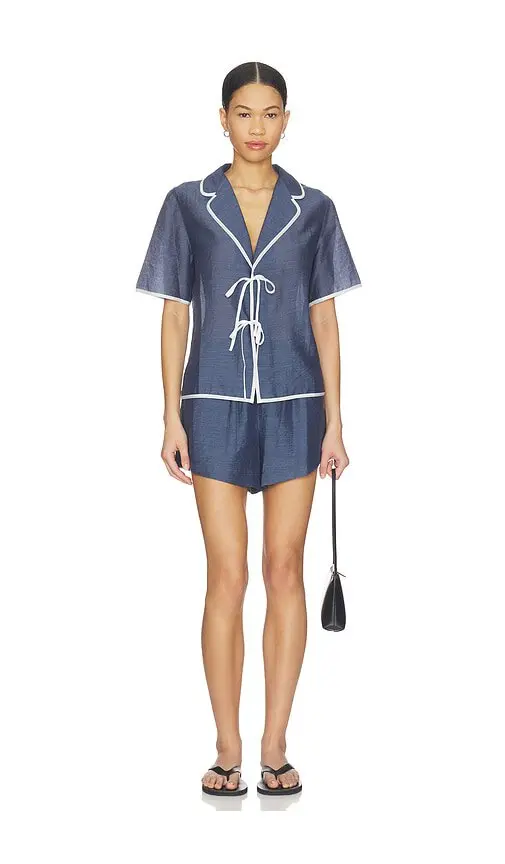 Heartloom Liara Set In . Also - Navy