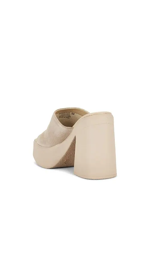 Free People Zoe Platform Sandal In Diamond Suede - Taupe