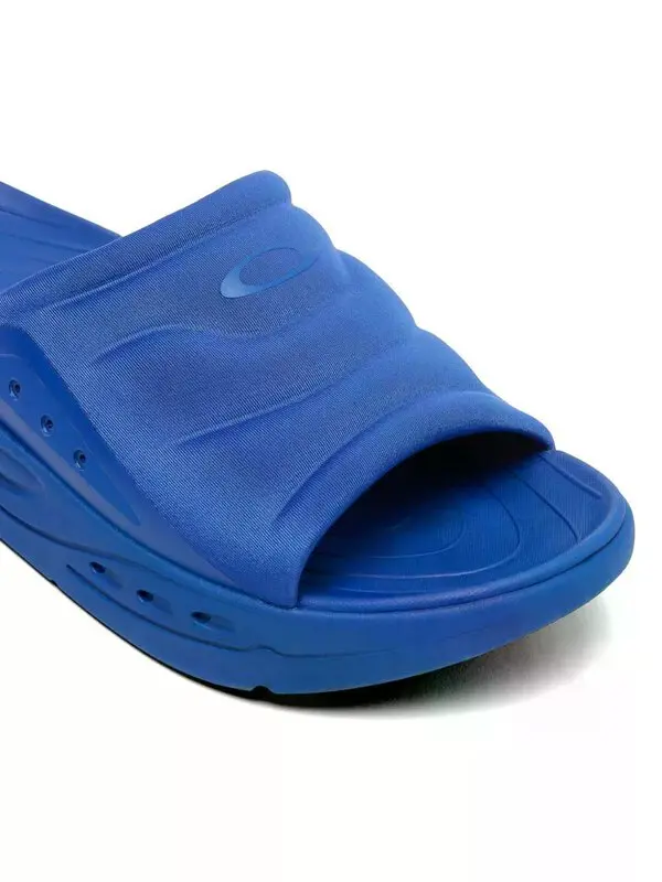 Oakley Logo-embossed Quilted Slippers