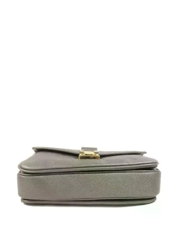 LOUIS VUITTON Pochette Métis East West Calfskin Handbag