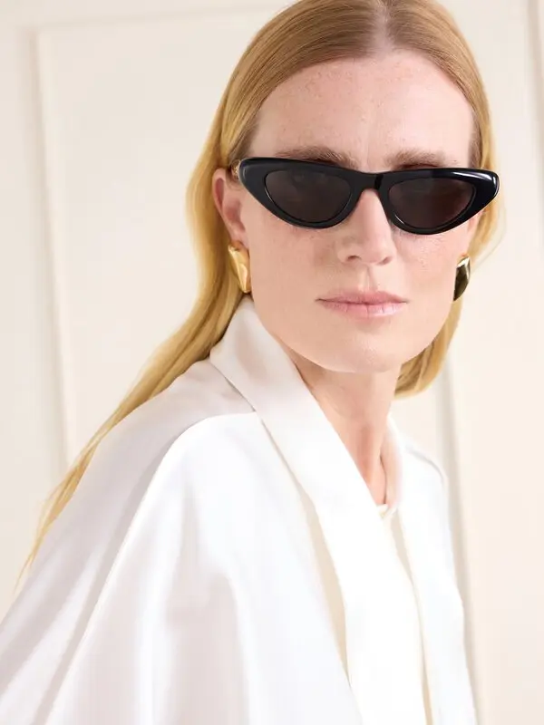 Bottega Veneta Curvy" Cat-eye Acetate Sunglasses - Black