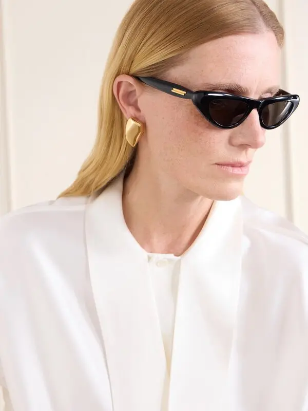 Bottega Veneta Curvy" Cat-eye Acetate Sunglasses - Black