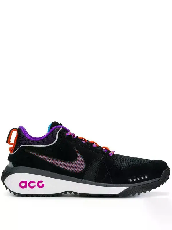 Nike Dog Mountain Sneakers