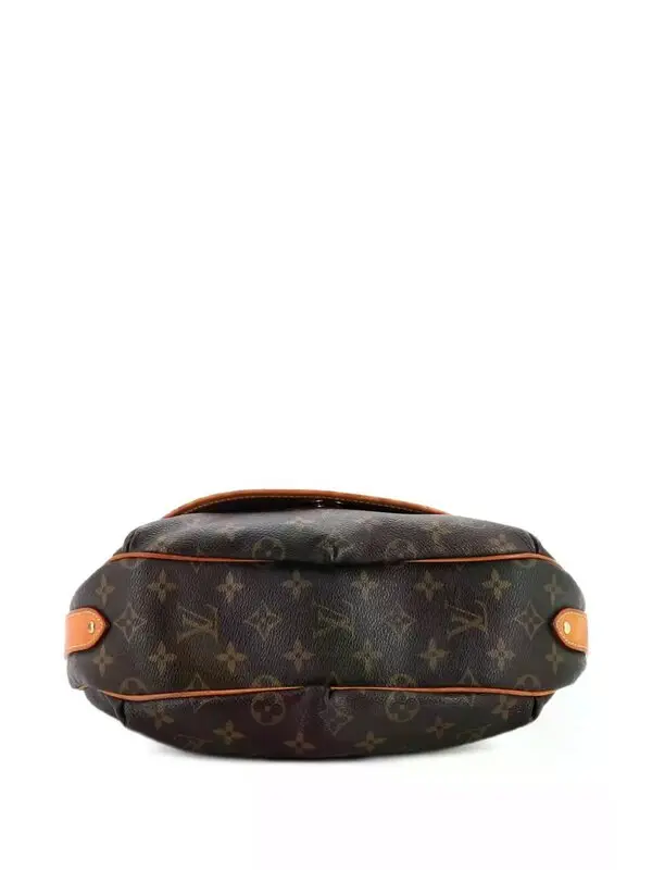 LOUIS VUITTON Monogram Canvas Shoulder Bag