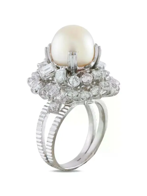 LB EXCLUSIVE Platinum Pearl And Diamond Ring