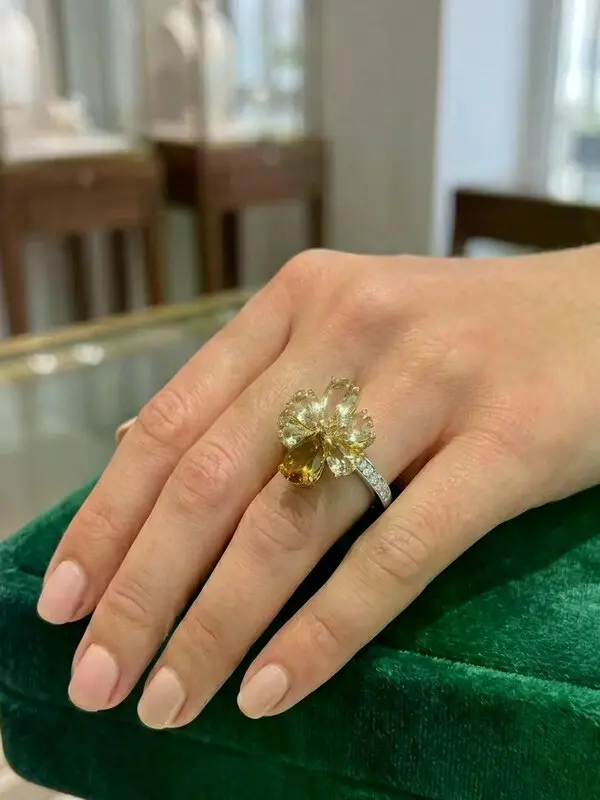 HYT JEWELRY Floral Diamond Ring - Silver