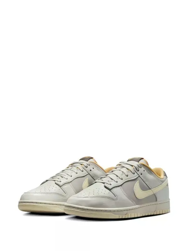 Nike Dunk Low Retro Sneakers