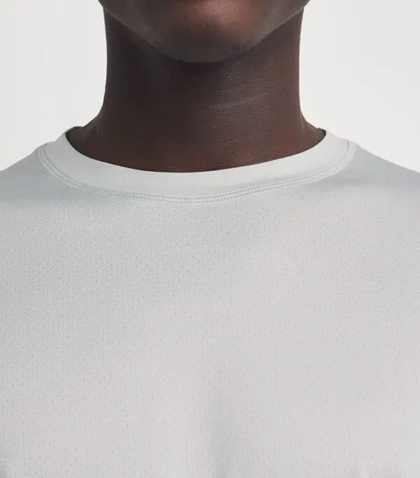 Vuori Tradewind Performance 2.0 Crewneck T-shirt - Grey