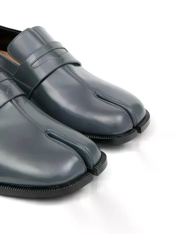 MAISON MARGIELA Tabi Leather Loafers - Grey