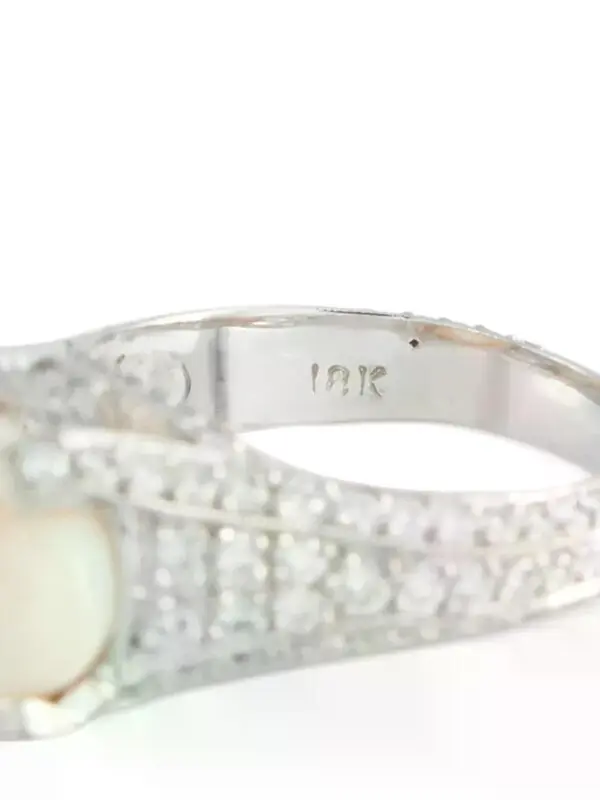 LB EXCLUSIVE Conch Pearl And Diamond Ring In 18k White Gold