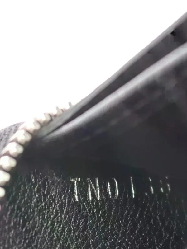 LOUIS VUITTON 2016 Mahina Zippy Wallet