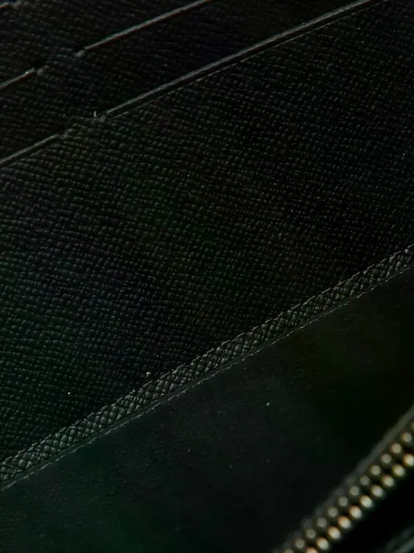 LOUIS VUITTON Zippy Wallet