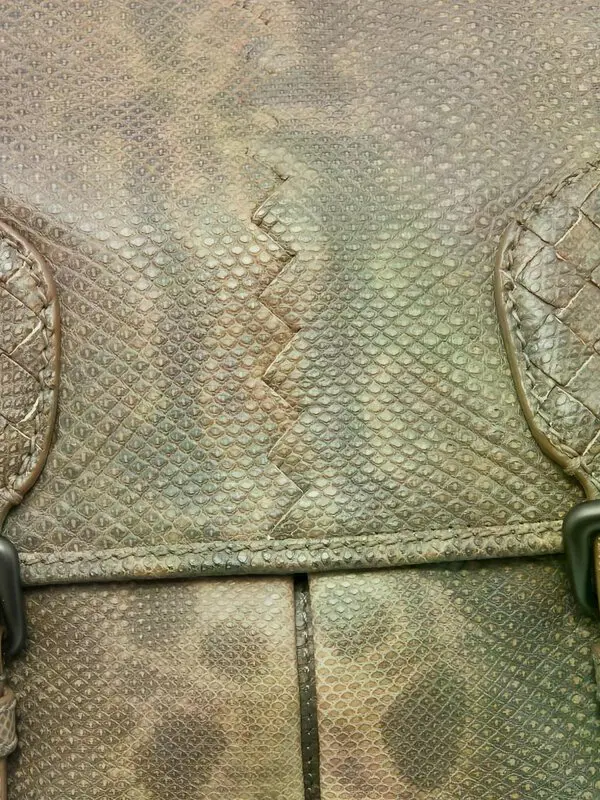 Bottega Veneta Gardena Leather Messenger Bag