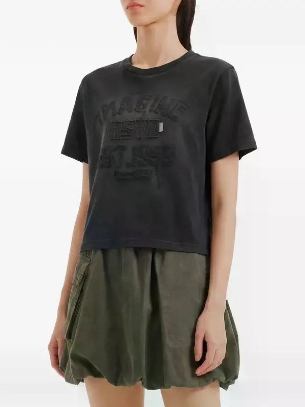 Izzue Embroidered Detail T-shirt - Black